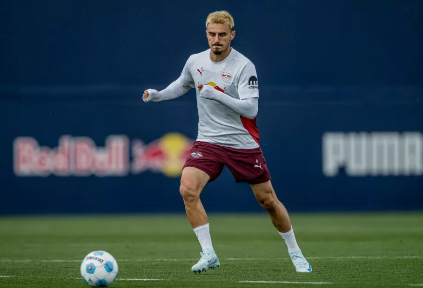 Transfermarkt: Elif Elmas para Enis Bardhit dhe Stole Dimitrievskit ...